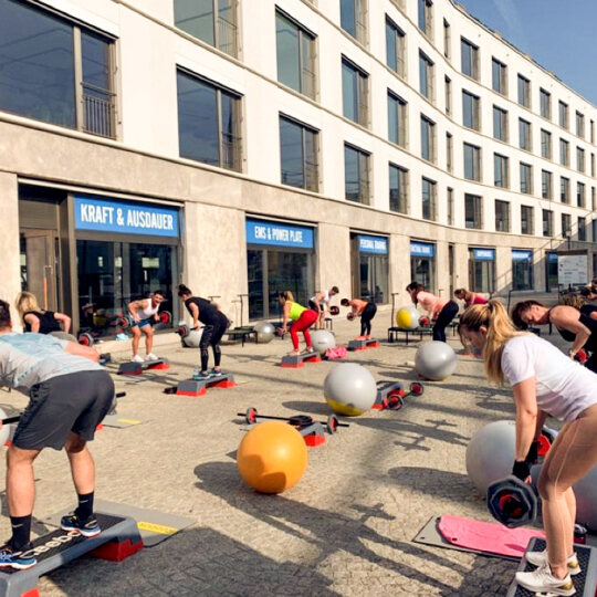 Spass und Bewegung in der Gruppe | High Five Fitness Center